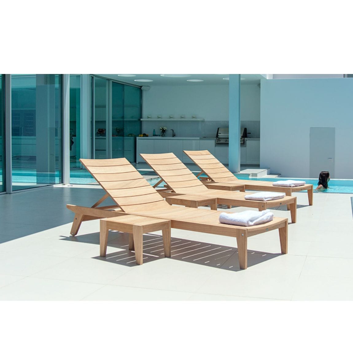 Commercial Roble Sunbed | Eco-Conscious Hardwood Design